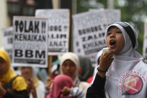 HTI dan API Jabar Demo Tolak BBM Naik: Pemerintah Zalimi Rakyat ...