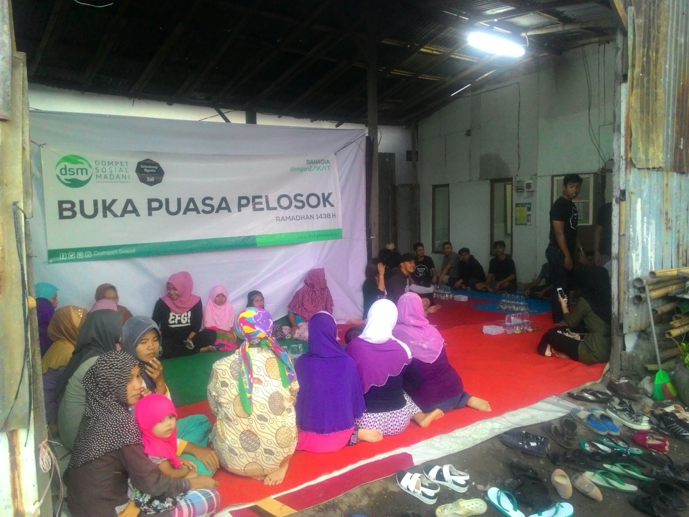 Sambut Hari Jadi Kedua, 'Komunitas Ketimbang Ngemis Bali' Santuni Nenek ...